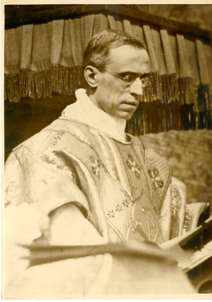 Pius xii, before her appointment, Cardinal pacelli is nuncio in Berlin ...